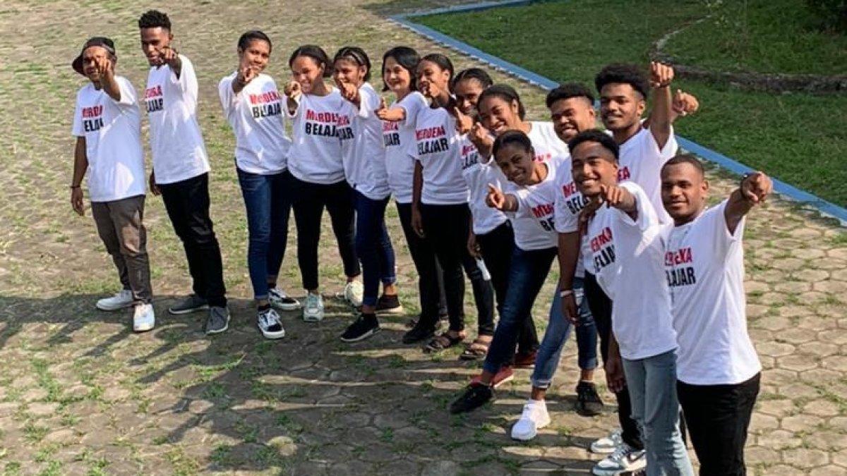 Melihat Program ADEM, Upaya Pemerataan Pendidikan untuk Warga Papua – P ...